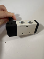 Airtac 4H230C-08: Hand Valve, Toggle Style - 4H230C08