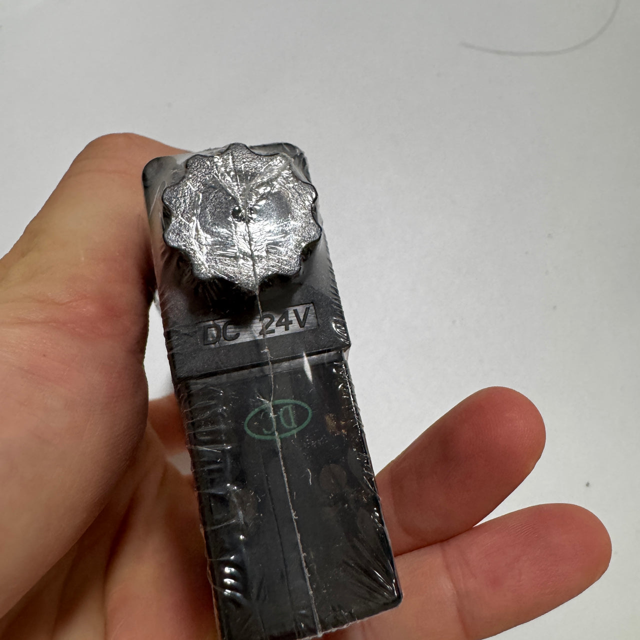Airtac 4V210-08: Solenoid Air Valve - 4V21008B