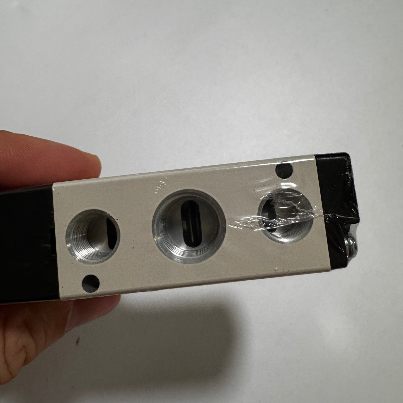 Airtac 4V210-08: Solenoid Air Valve - 4V21008B